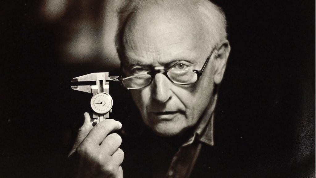 Small-wheeled bicycle inventor Dr Alex Moulton dies - BBC News