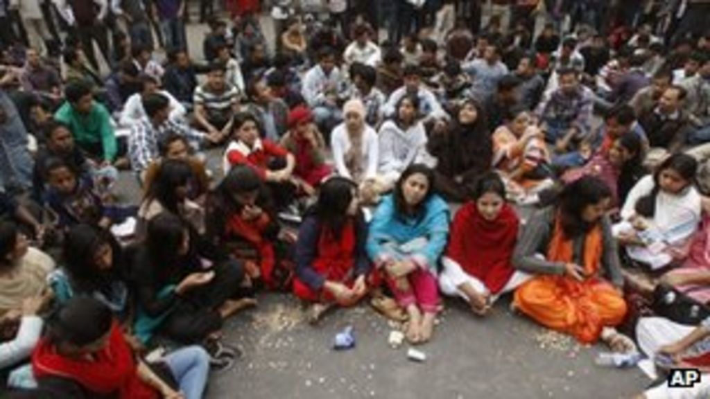 Bangladesh opposition in violent protests over attacks - BBC News