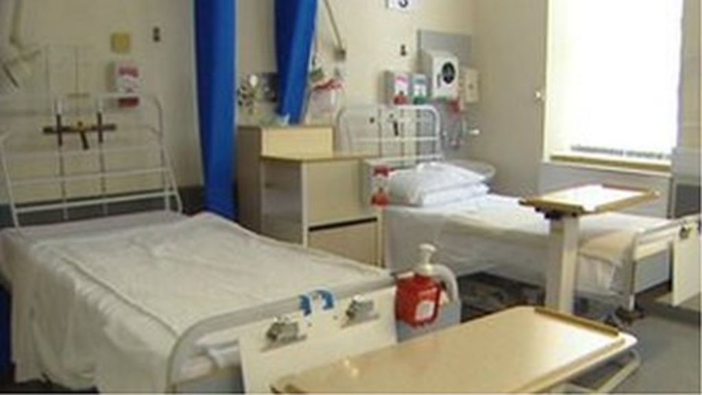 Nearly 4,000 NI children in adult hospital wards over a year - BBC News