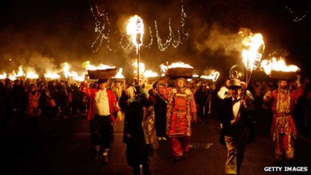 Burning barrels for the Tar Barl Festival - BBC News