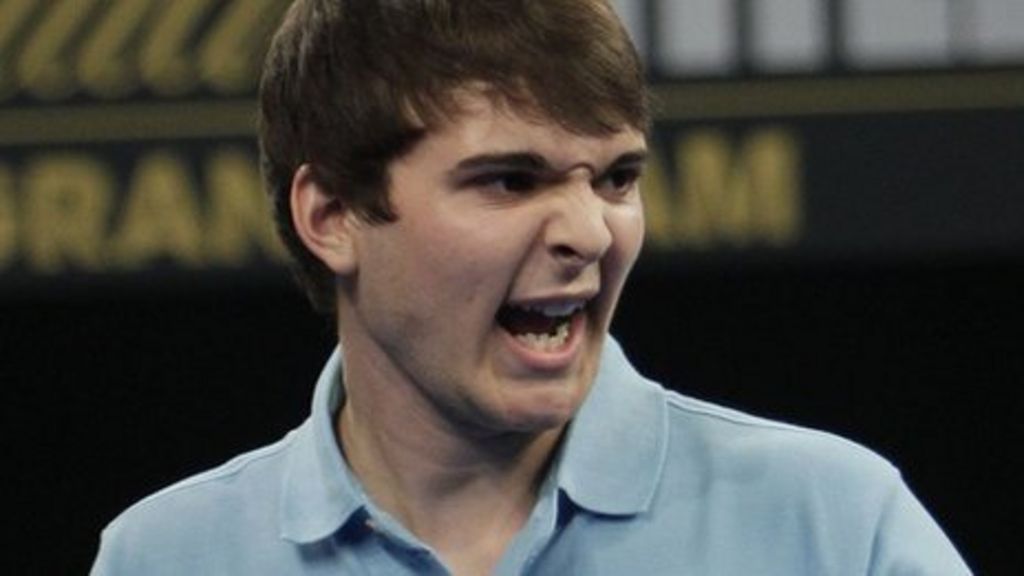 James Hubbard feels PDC World Darts Championship nerves - BBC Sport