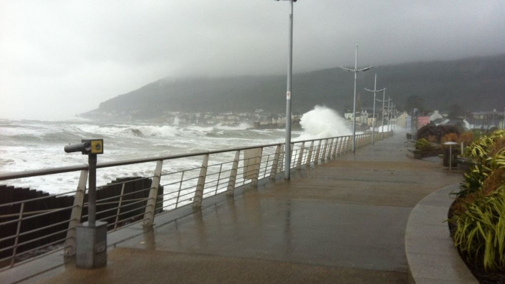 Waves cause flooding in Newcastle, County Down - BBC News