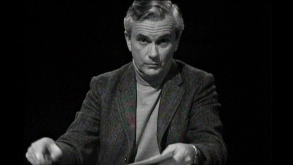 Broadcaster Kenneth Kendall, 88, dies - BBC News