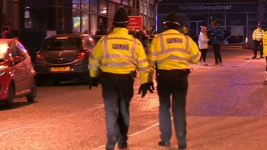 Police drug test bar drinkers in Stoke on Trent - BBC News