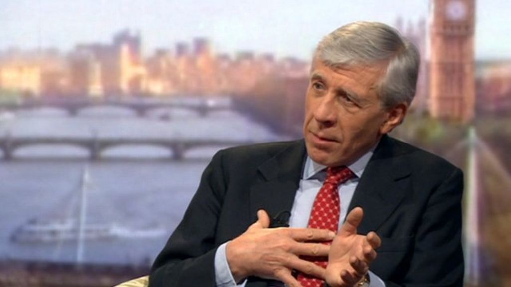 Jack Straw: Tighter gun laws 'reduce risk' - BBC News