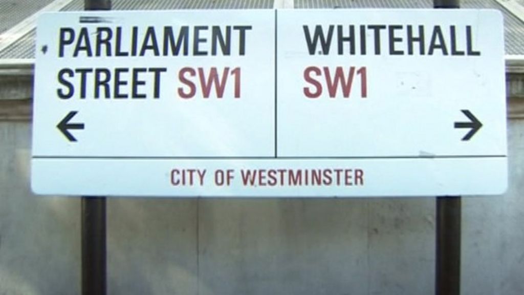 Civil servants: Douglas Carswell and Sir Richard Mottram - BBC News