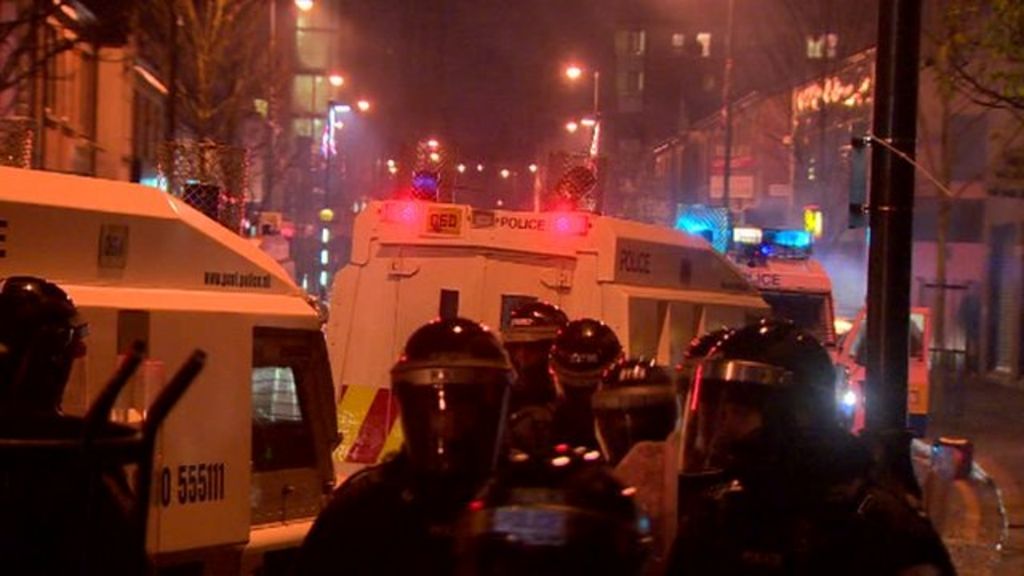 More clashes erupt at Belfast flag protests - BBC News
