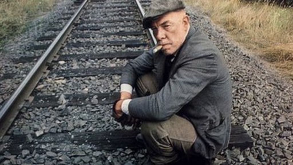 Train hopping: Why do hobos risk their lives to ride the rails? - BBC News