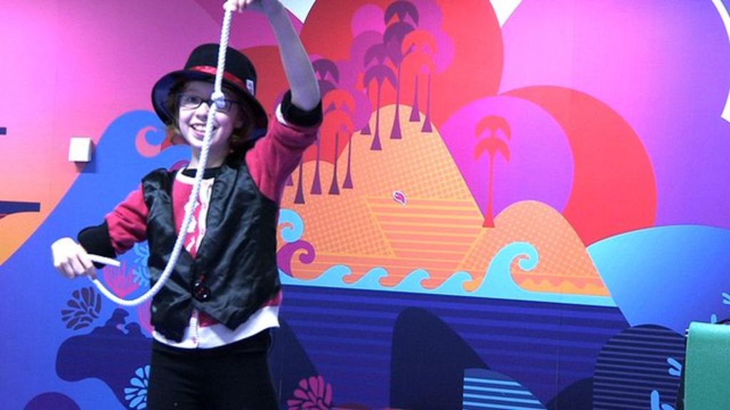 'Magic therapy' to help children with paralysis of the hands - BBC News