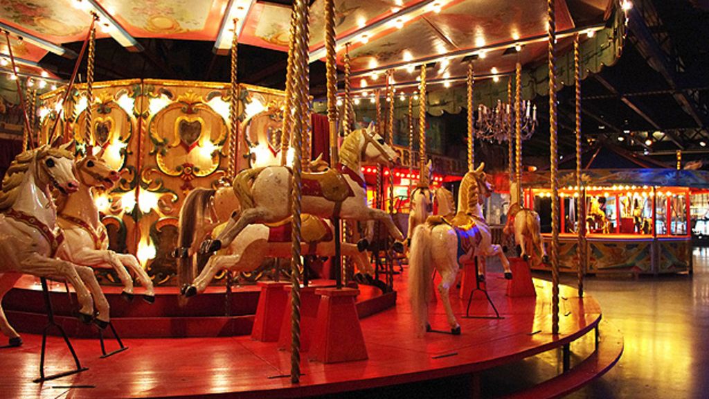 Paris, an enchanted city of carousels - BBC News