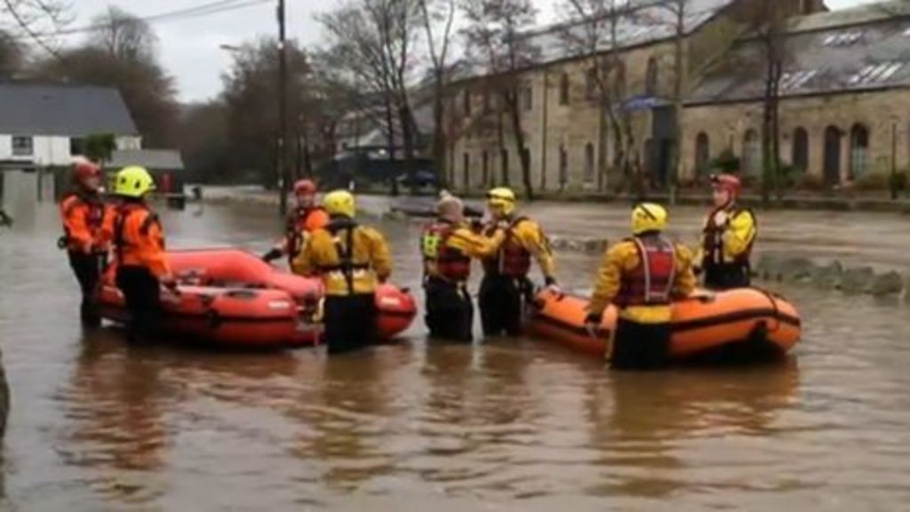Devon and Cornwall floods continue to cause disruption - BBC News