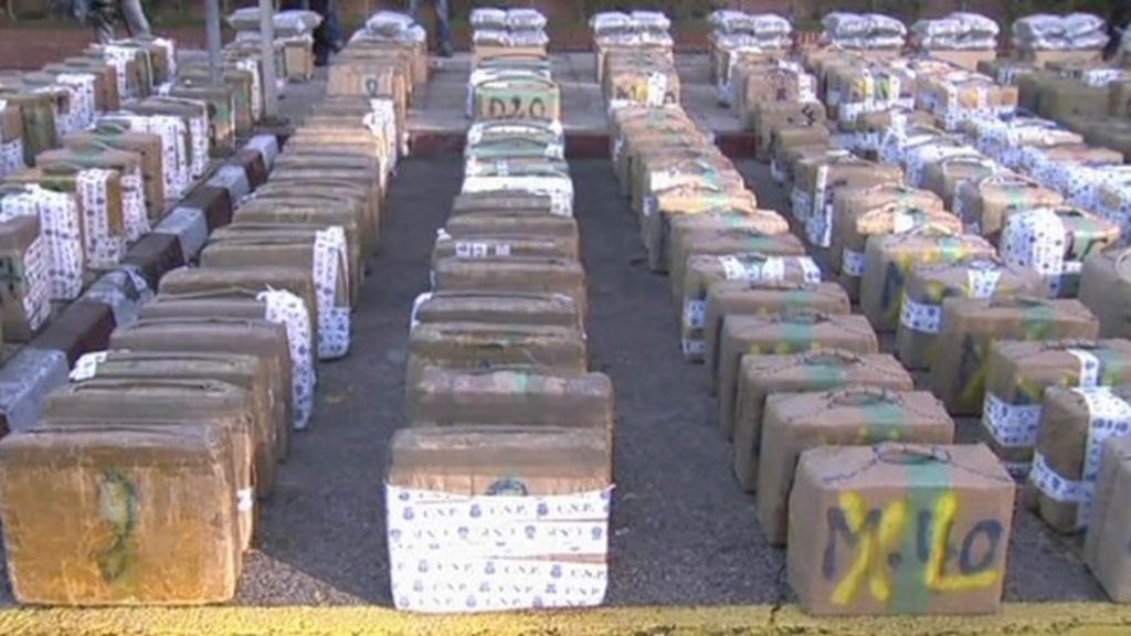 Spanish police seize tonnes of hashish - BBC News