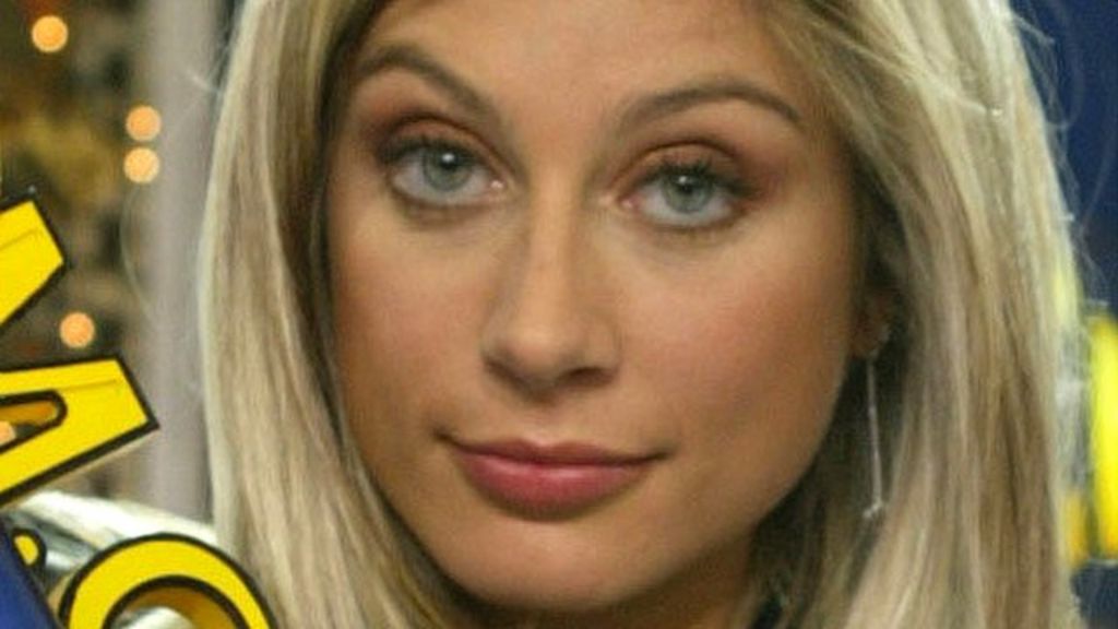 Italian TV boss criticises sexy showgirls - BBC News