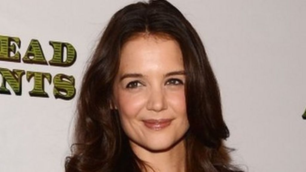 Katie Holmes' play gets early Broadway exit - BBC News