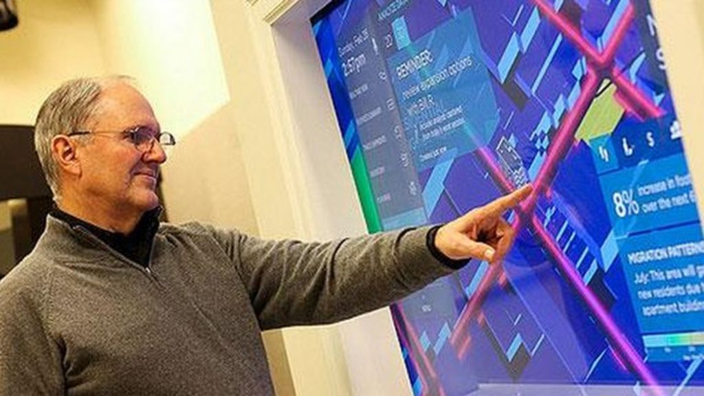 Microsoft research boss Craig Mundie to retire in 2014 - BBC News