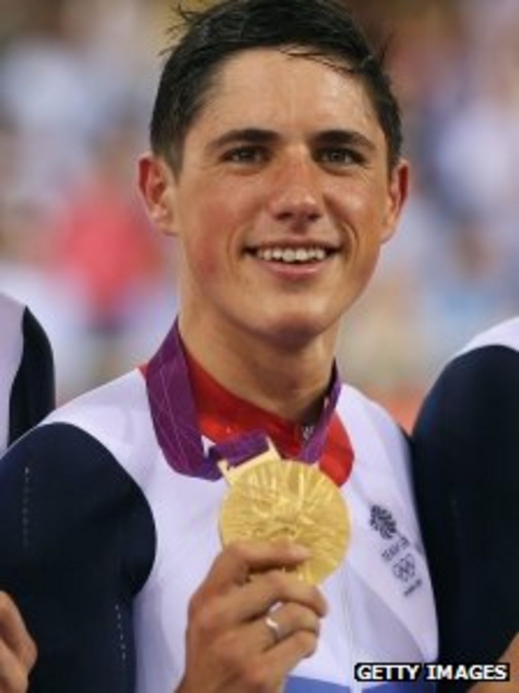 Peter Kennaugh receives MBE for services to cycling - BBC News