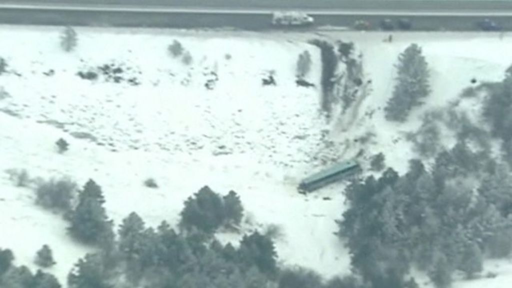 Bus skids off road in Oregon, killing nine people - BBC News
