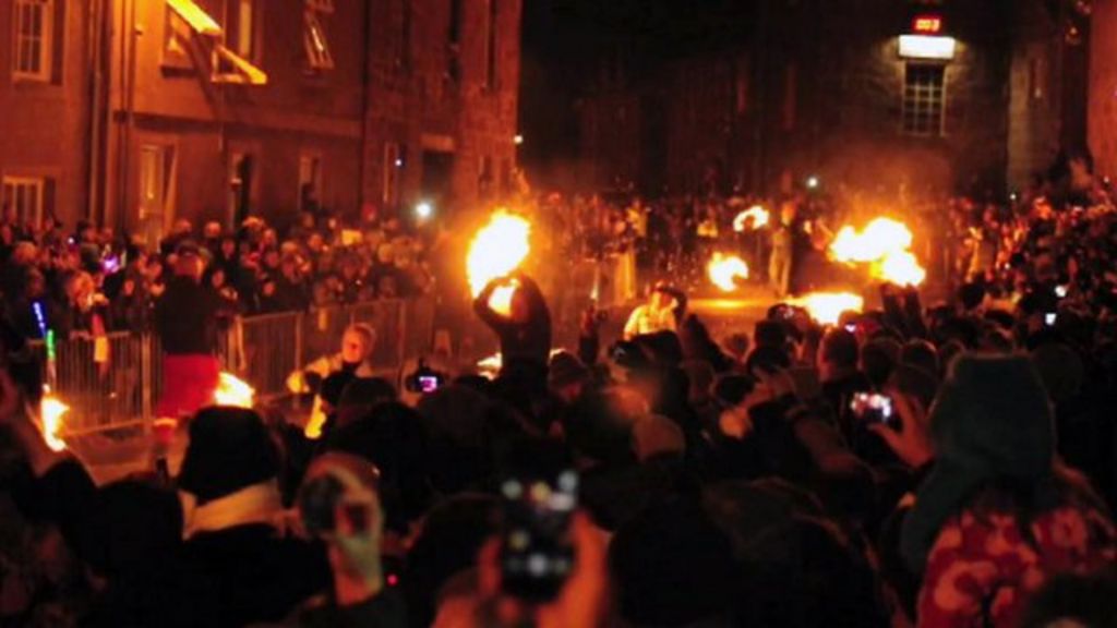 Fireballs swing in Stonehaven at annual Hogmanay event - BBC News