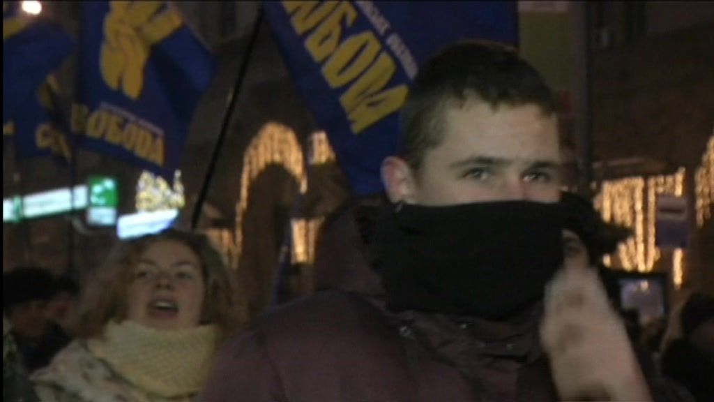 Alarm at rise in Ukraine ultra-nationalist popularity - BBC News