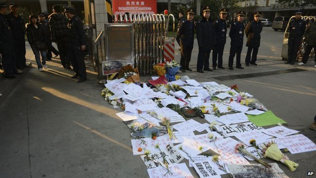 China newspaper journalists stage rare strike - BBC News