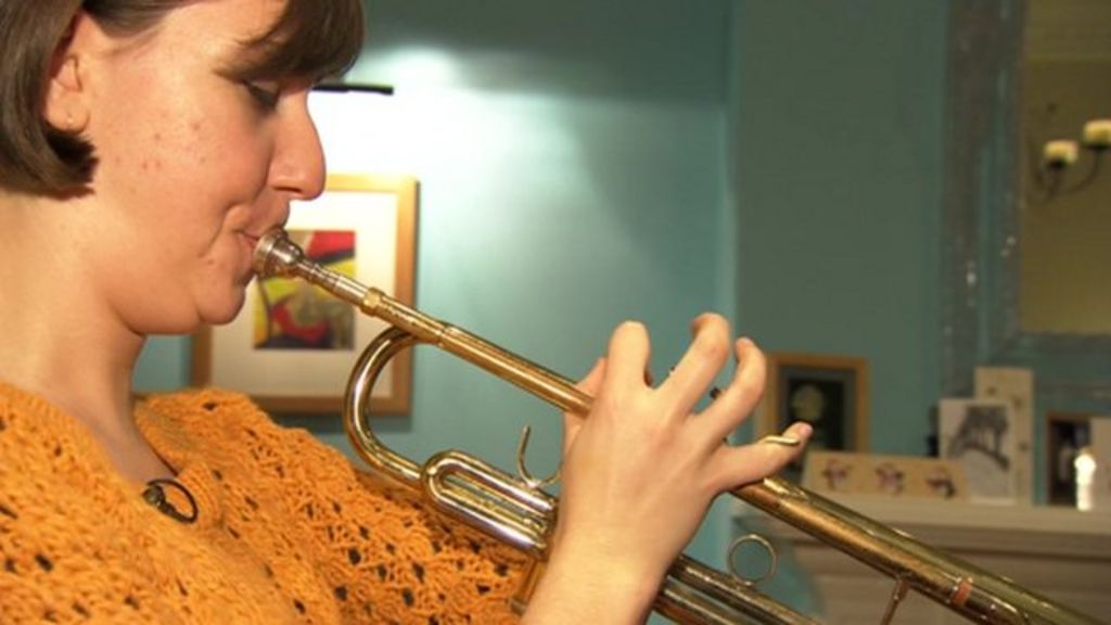 Search for one-handed instruments - BBC News