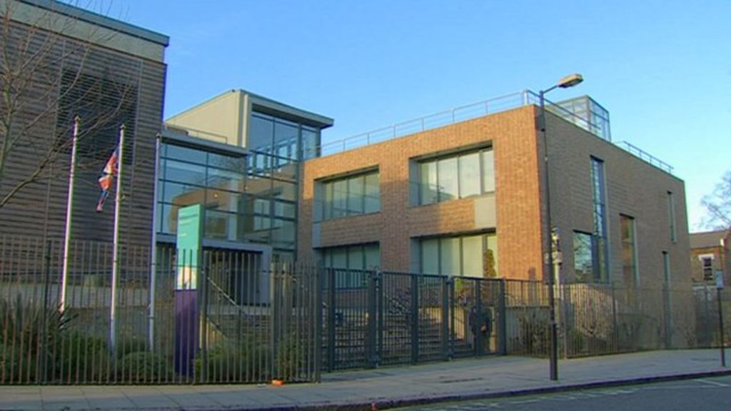 Some academies in England 'covertly' selecting pupils - BBC News