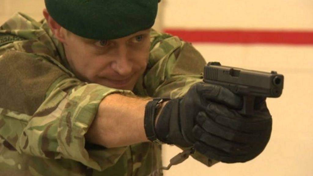 New Glock pistol for British armed forces - BBC News