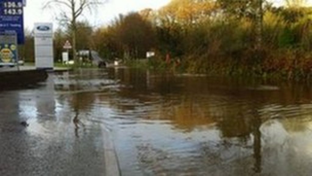 Cornwall flooding forum sending new 'be prepared' warning - BBC News