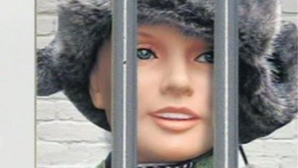 Mannequin trial: Renee Slater on Helena Torry exchange - BBC News