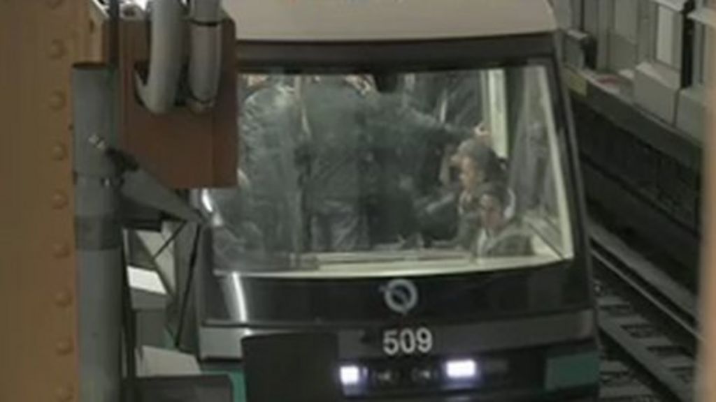 Tube 150: Are driverless trains part of the future? - BBC News