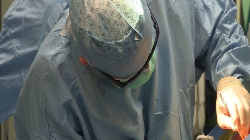 Heart monitor implant makes NI medical history - BBC News