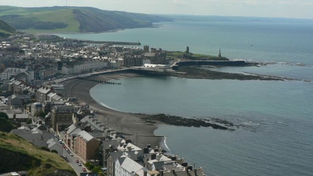 Future of Welsh language discussed in Aberystwyth - BBC News