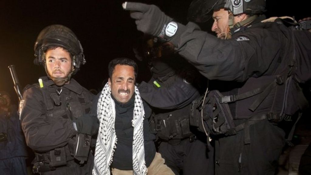 Israel evicts tent protesters at West Bank E1 settlement - BBC News