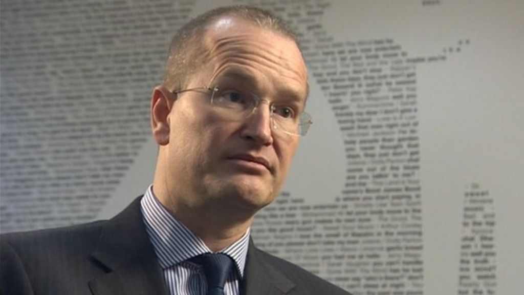 HMV boss Trevor Moore 'working tirelessly' to save chain - BBC News