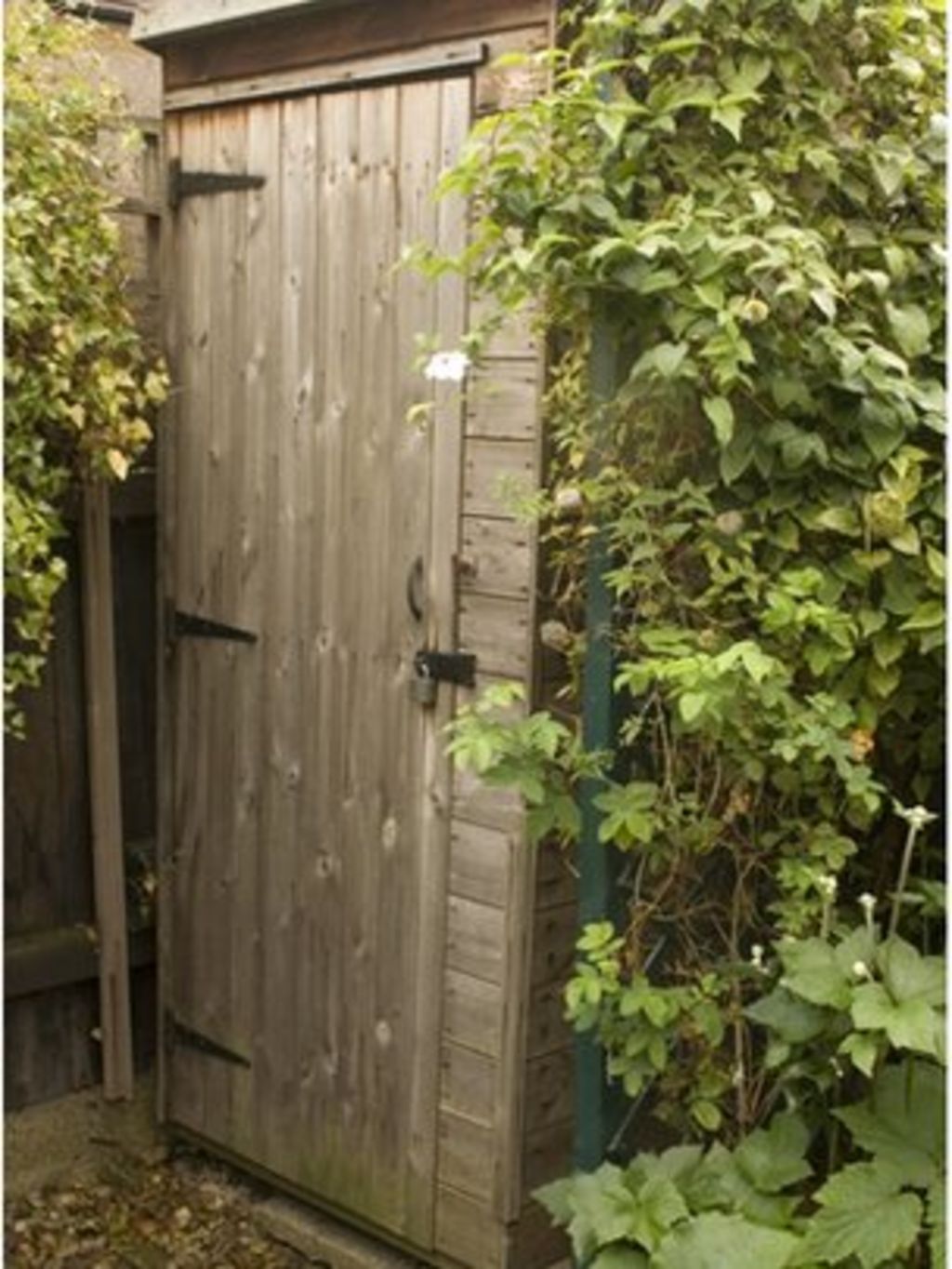 Men in Ireland learning to shed inhibitions - BBC News