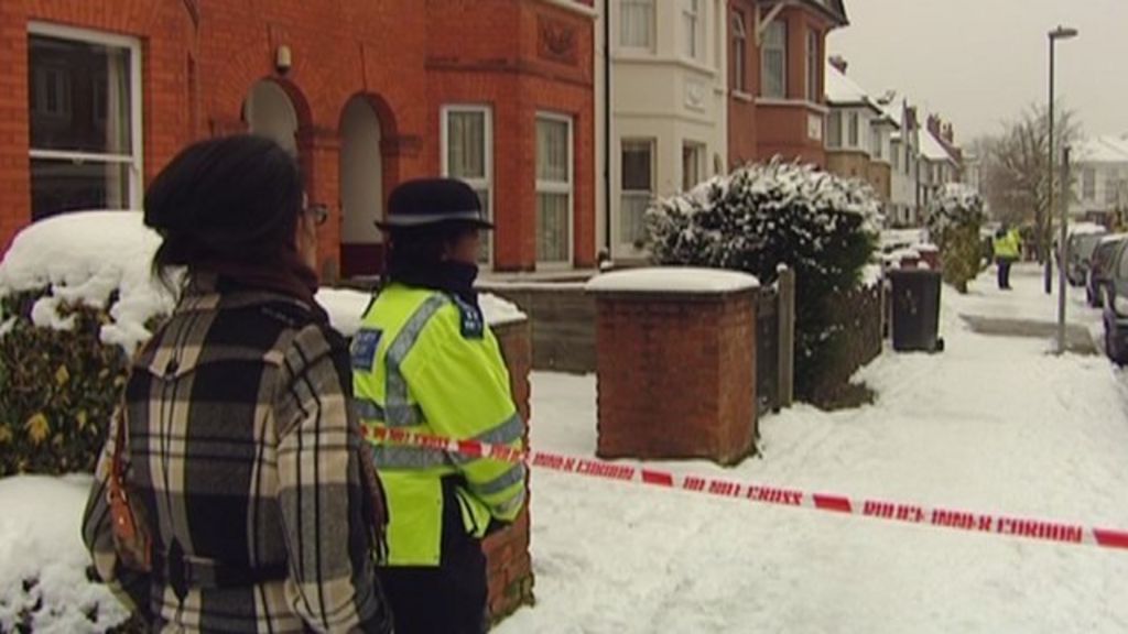 Bodies discovered in North Finchley house fire - BBC News