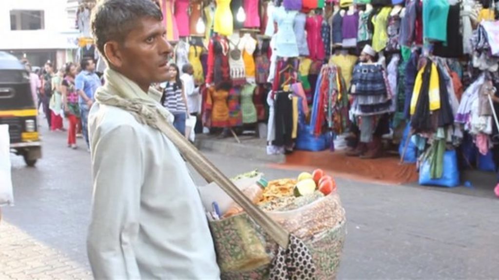 Row after raids on Indian street traders - BBC News