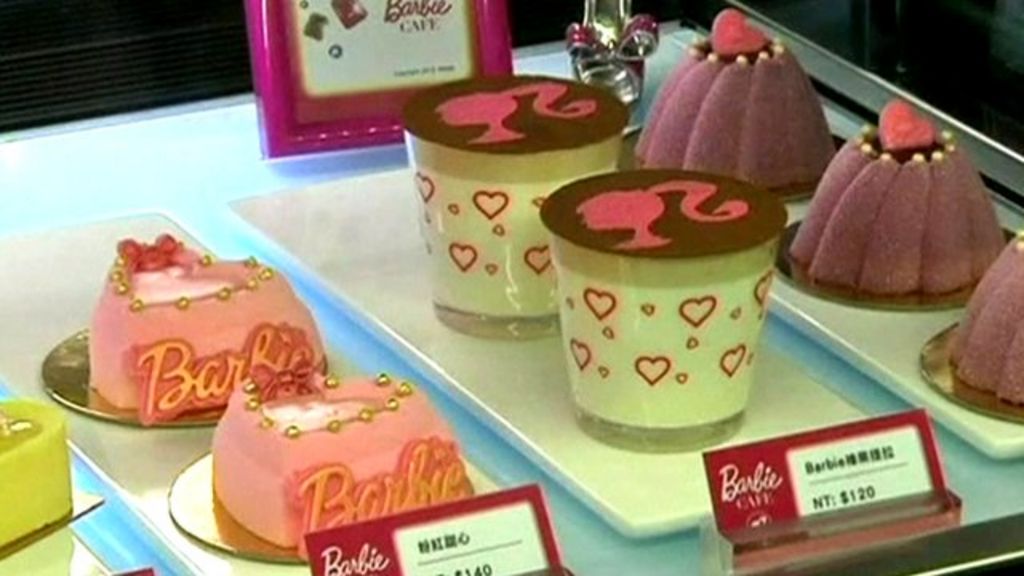 Taiwan's first Barbie-themed cafe opens its doors - BBC News