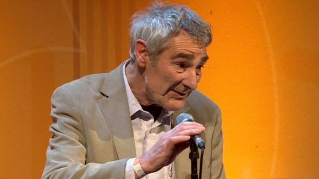 Nic Jones wins folk singer of the year - BBC News