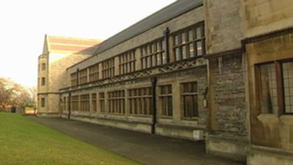 Howell's School, Denbigh, goes into liquidation - BBC News