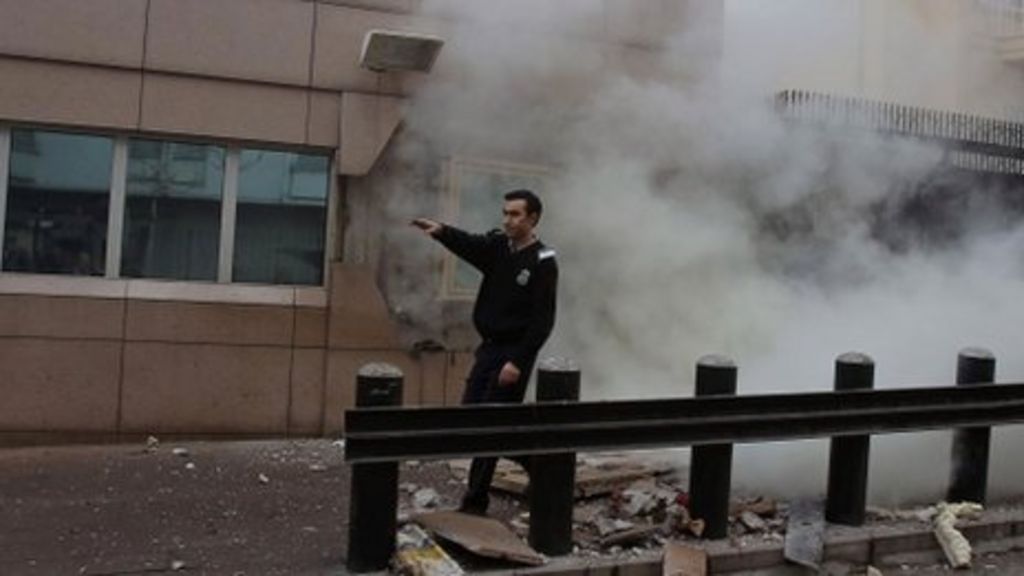 Bomber attacks US embassy in Ankara, Turkey - BBC News