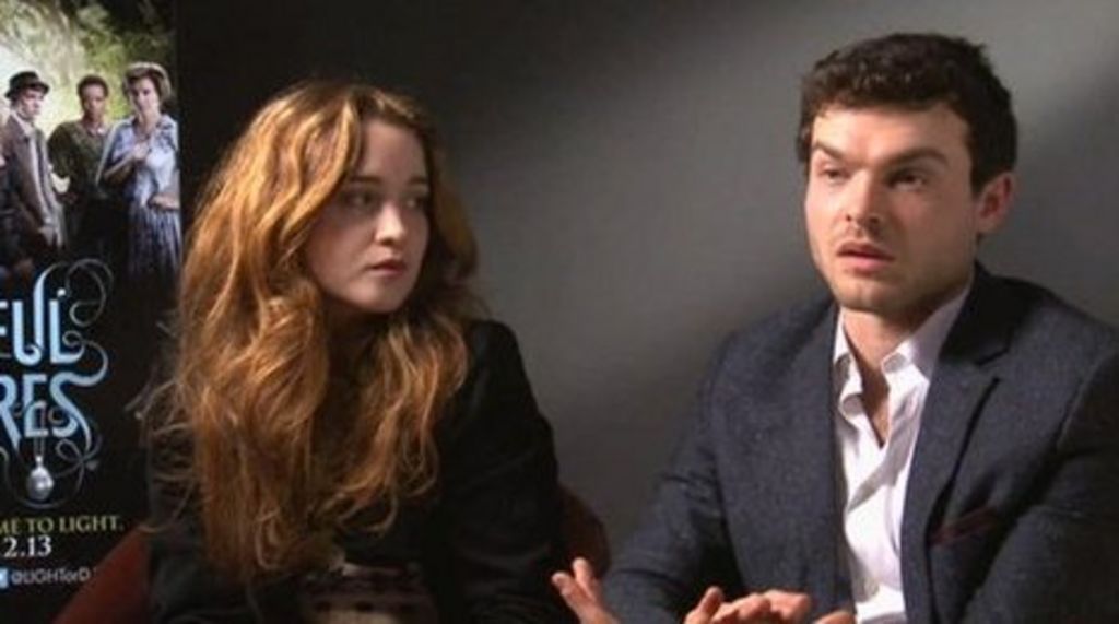 Beautiful Creatures cast: Twilight helped film get made - BBC News