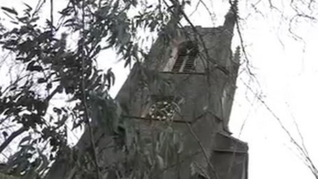 Scores assemble at atheist 'church' - BBC News