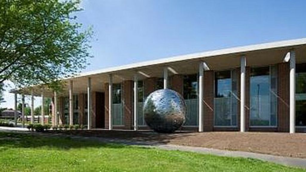 Newman University College becomes Birmingham's fifth university - BBC News