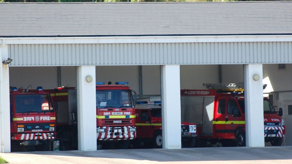 Fire wrecks garage in Alderney's St Anne - BBC News