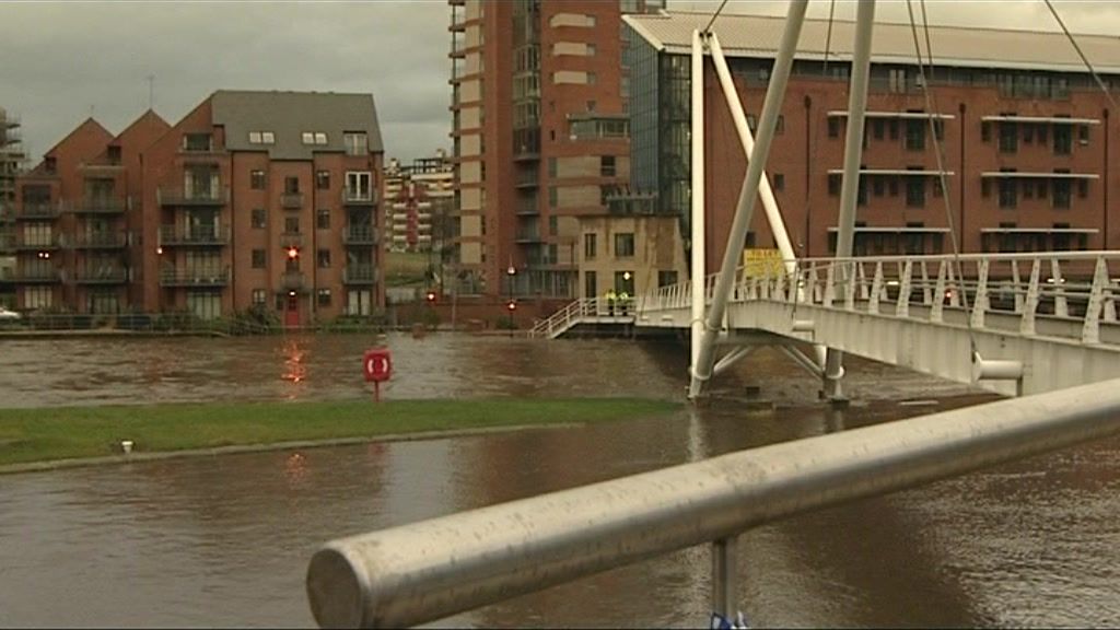 Leeds river's new flood defences - BBC News