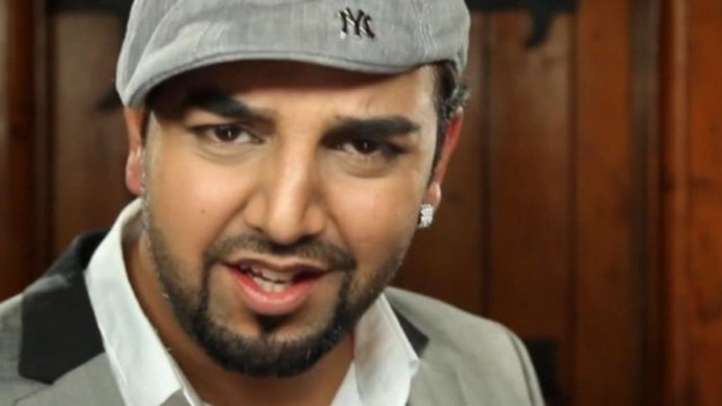 Former homeless man Usman Rehman revives Pakistani classic hit - BBC News