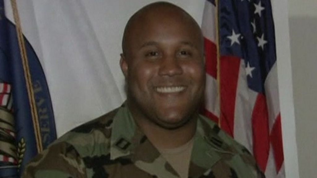 Christopher Dorner: $1m reward in LAPD fugitive manhunt - BBC News