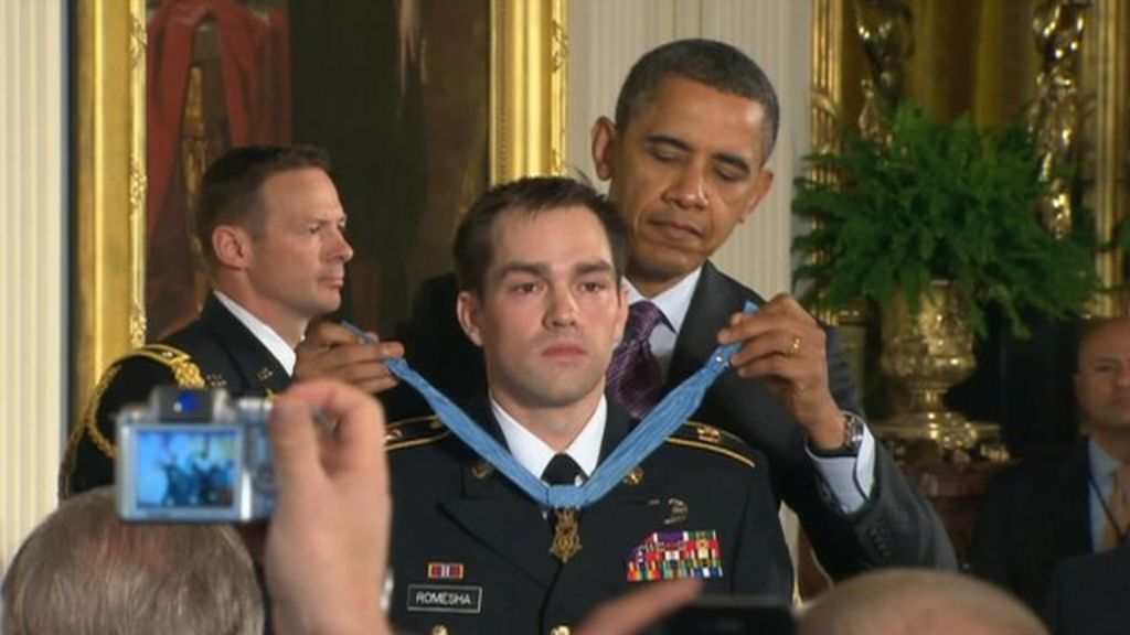 Obama praises Medal of Honor hero Clinton Romesha - BBC News