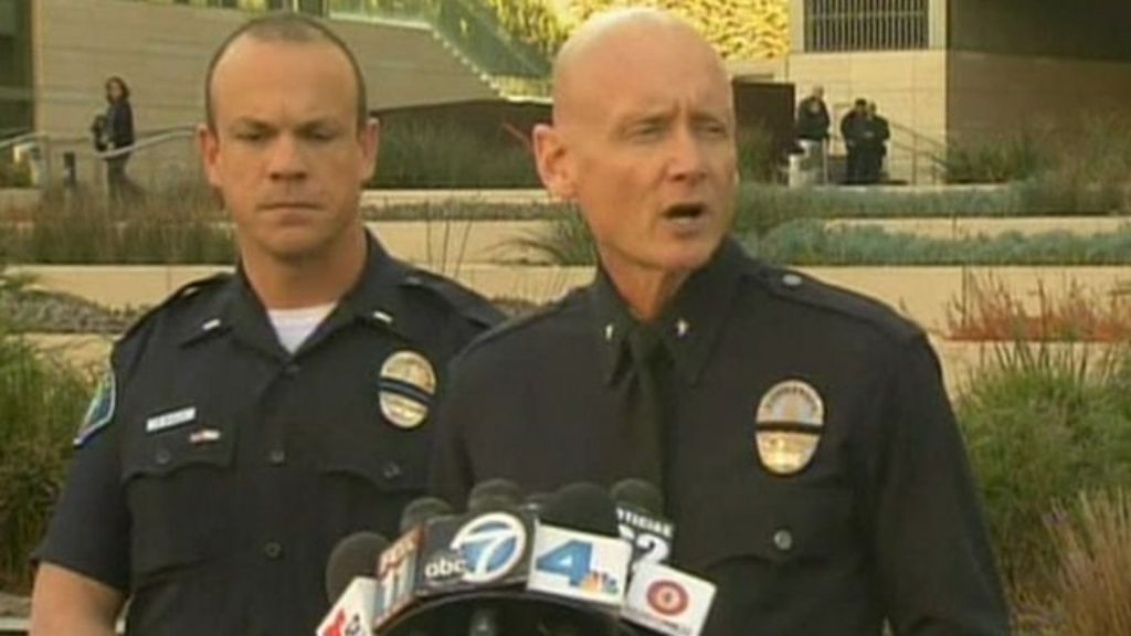 Former LAPD police fugitive urged to surrender - BBC News